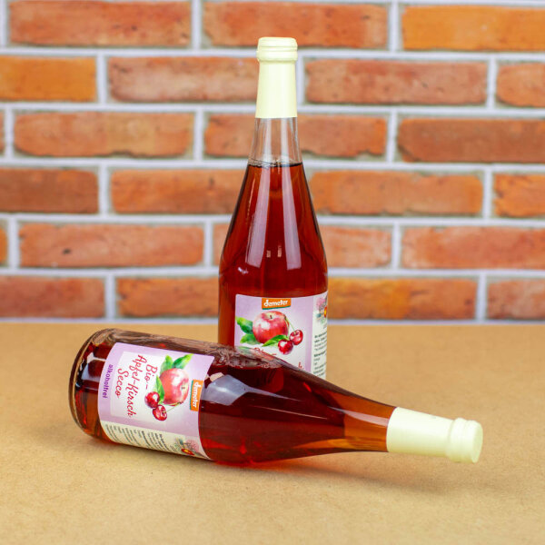 Frische Bio-Äpfel direkt vom Obsthof